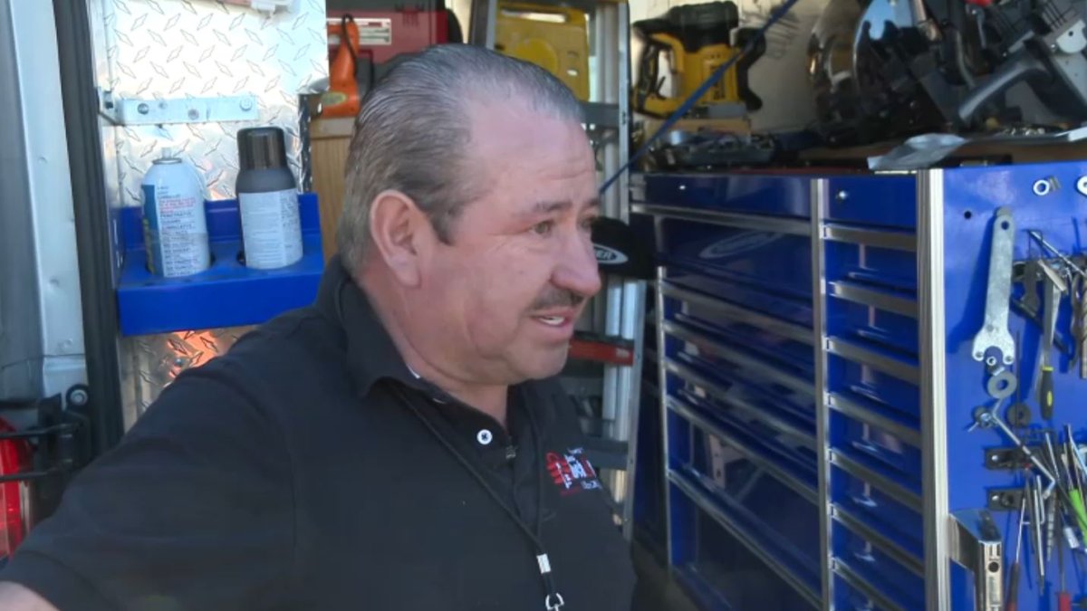 Locksmith plays key role for Eaton Fire evacuees – NBC Chicago