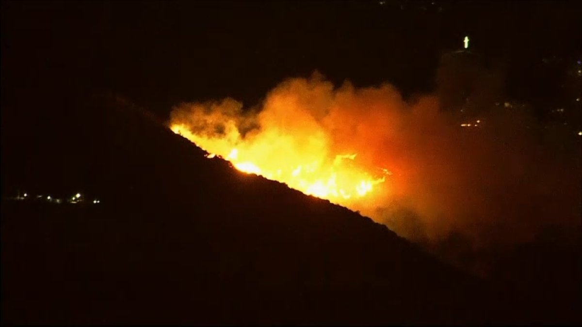 Evacuations lifted for Hollywood Hills fire near Runyon Canyon – NBC ...