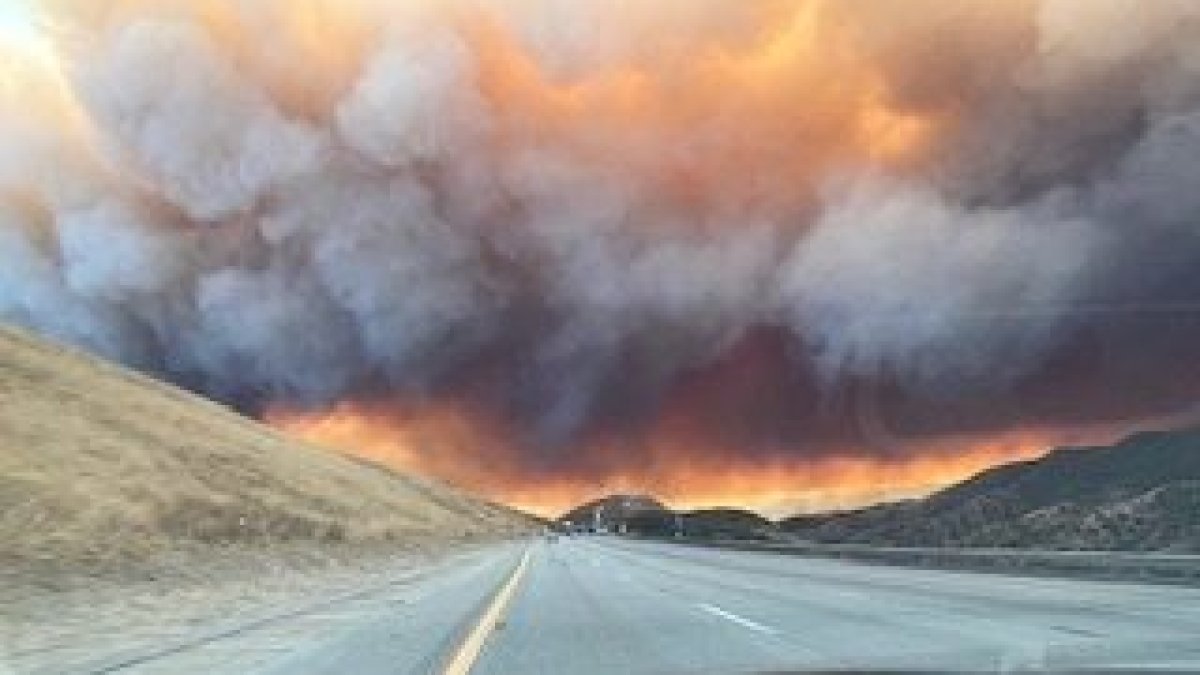 Hughes Fire grows with alarming speed in Castaic – NBC Chicago