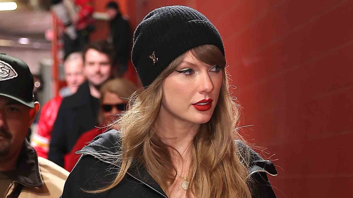 Taylor Swift arrives to watch Chiefs in AFC Championship Game – NBC Chicago