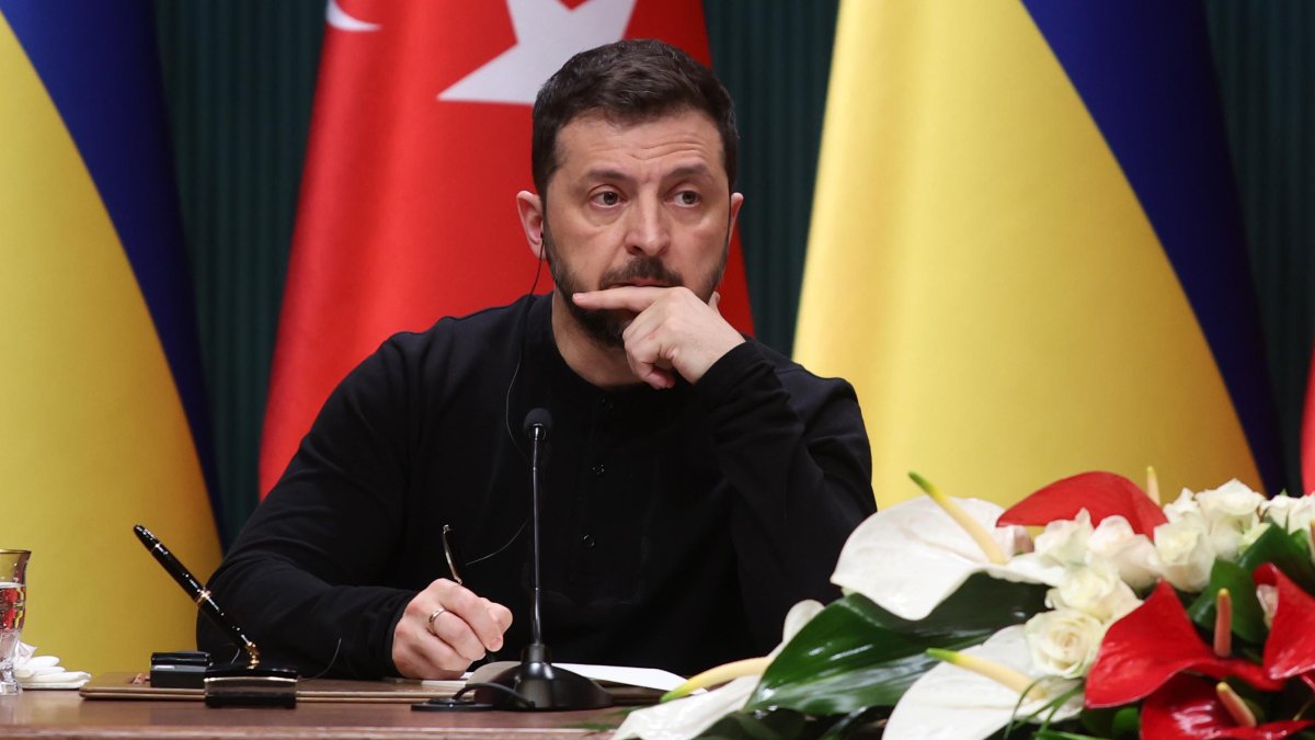 Trump calls Ukraine’s Zelenskyy a ‘dictator,’ escalating spat – NBC Chicago