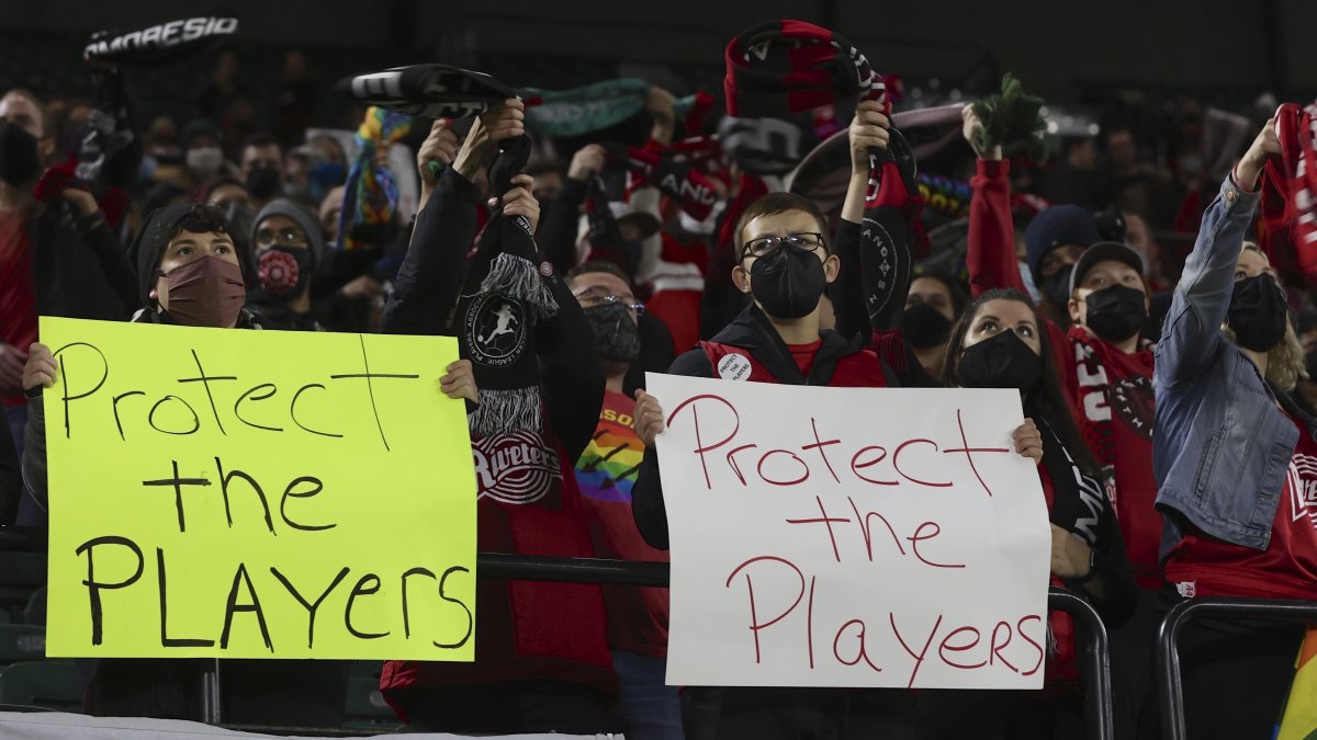 Settlement creates $5M fund for NWSL players after abuse scandal – NBC ...