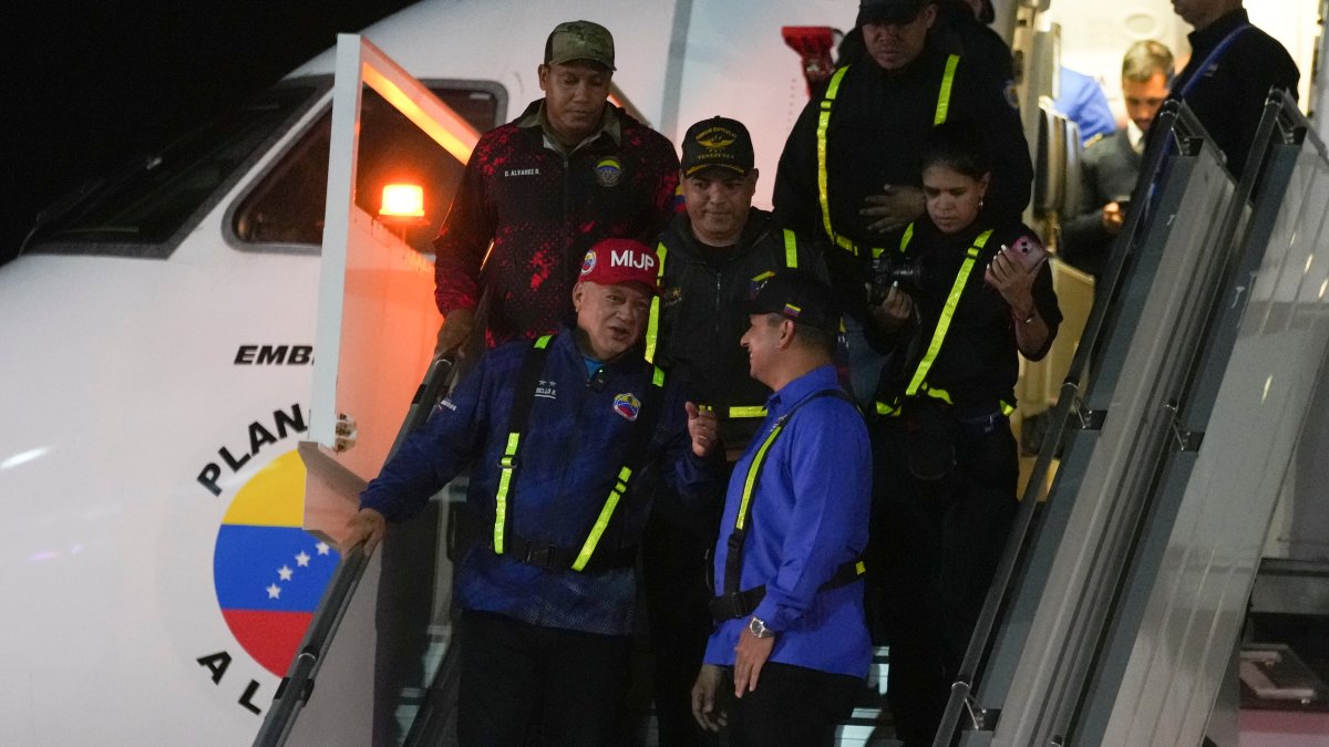 Venezuela sends 2 planes to US to return migrants – NBC Chicago