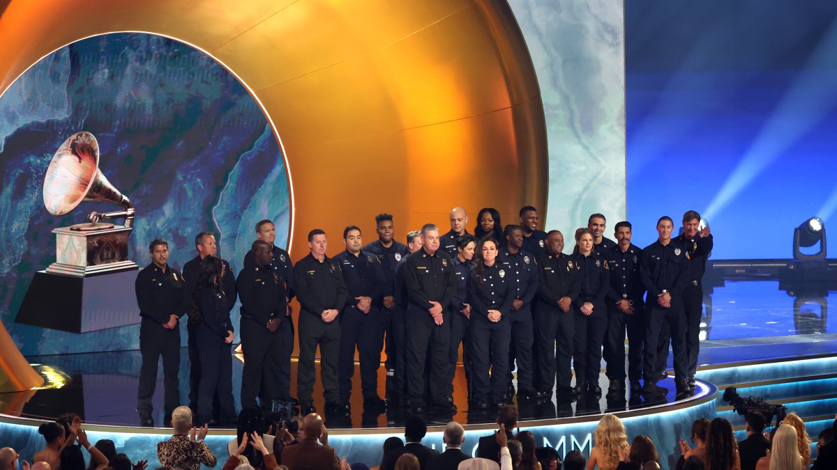 LA firefighters are honored on the Grammys red carpet – NBC Chicago