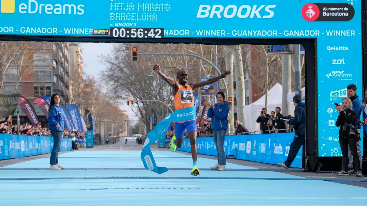 2025 Bank of America Chicago Marathon Elite Runner: Jacob Kiplimo – NBC ...