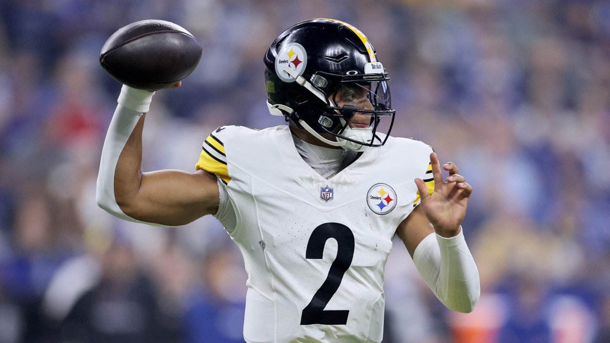 QB Justin Fields signs 2-year, $40M deal with NY Jets: Report – NBC Chicago