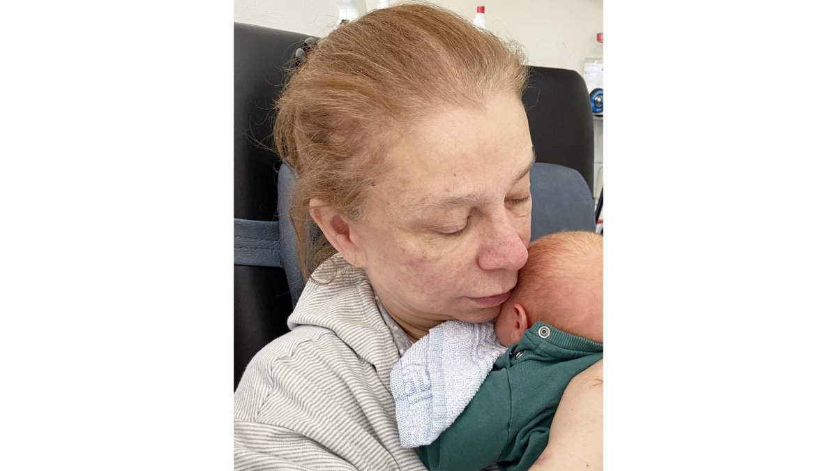 66-year-old woman gives birth to 10th child, without IVF – NBC Chicago