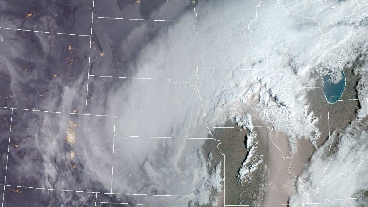 Why is the sky orange or yellow? NBC 5 meteorologist explains – NBC Chicago