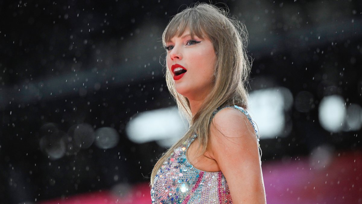 Taylor Swift purchases back rights to all her music – NBC Chicago