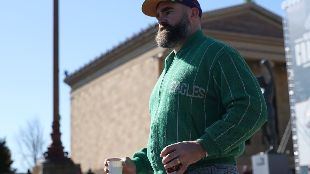 Pregnant Kylie Kelce and Jason Kelce mourn death of dog Baloo – NBC Chicago