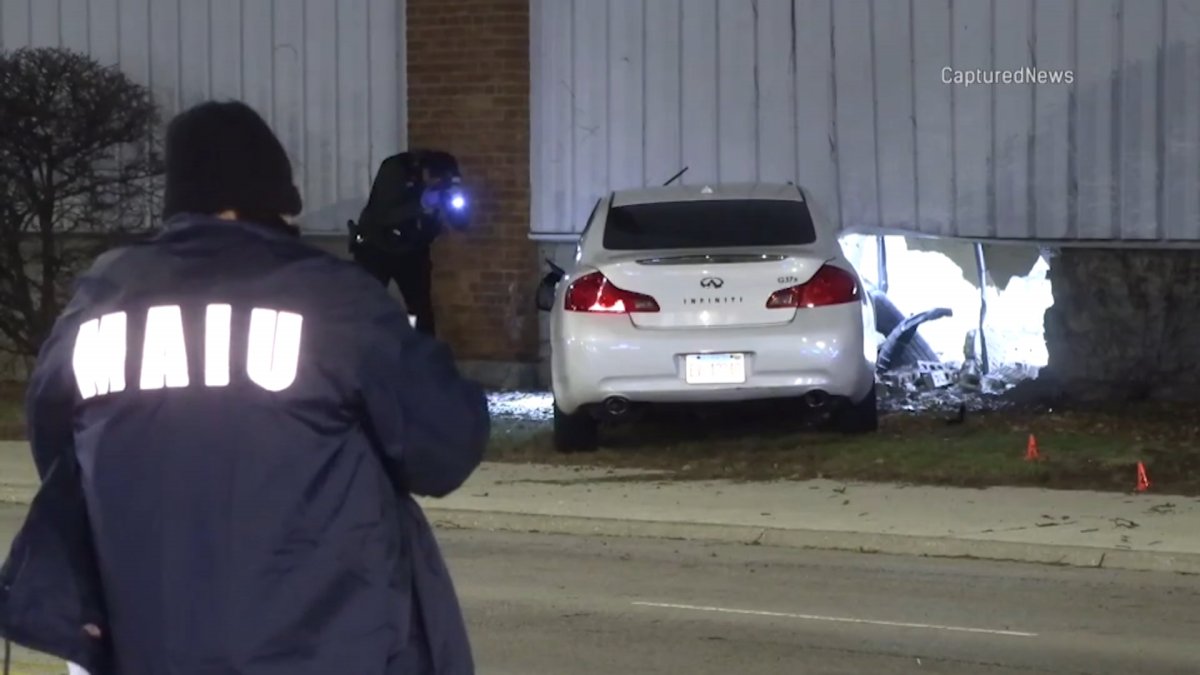 3 car crash near Midway Airport leaves pedestrian struck, killed – NBC ...