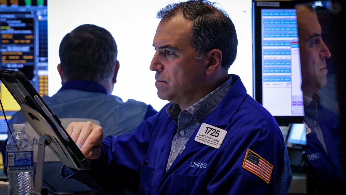 S&P 500 ekes out fifth winning day as Big Tech earnings loom: Live ...