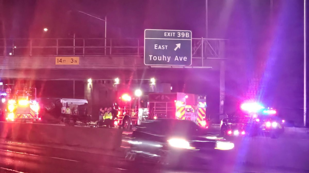 Edens Expressway crash: All inbound lanes closed at Touhy – NBC Chicago