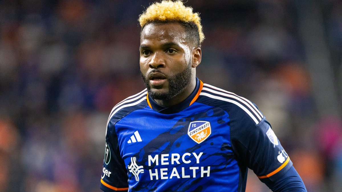 Aaron Boupendza has died after falling 11 stories in China – NBC Chicago