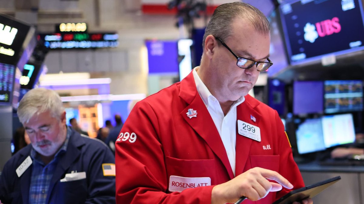 S&P 500 snaps nine-day winning run as uncertainty on tariff deals ...