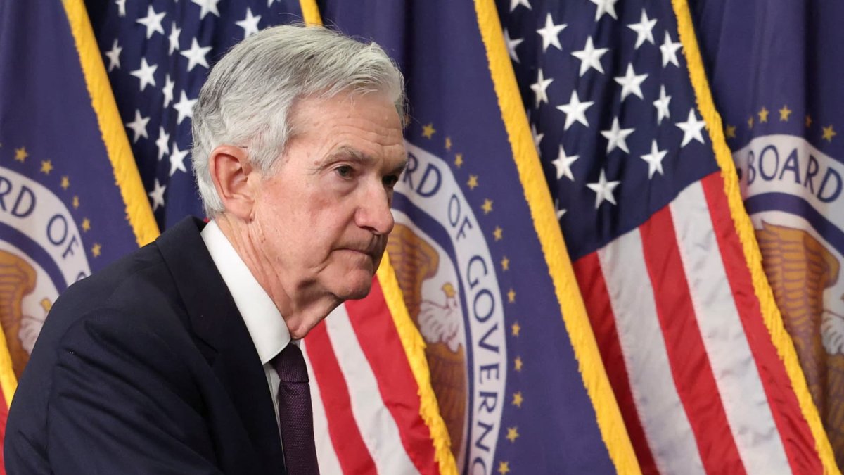 Federal Reserve will reduce staff by 10% in coming years, Powell memo ...