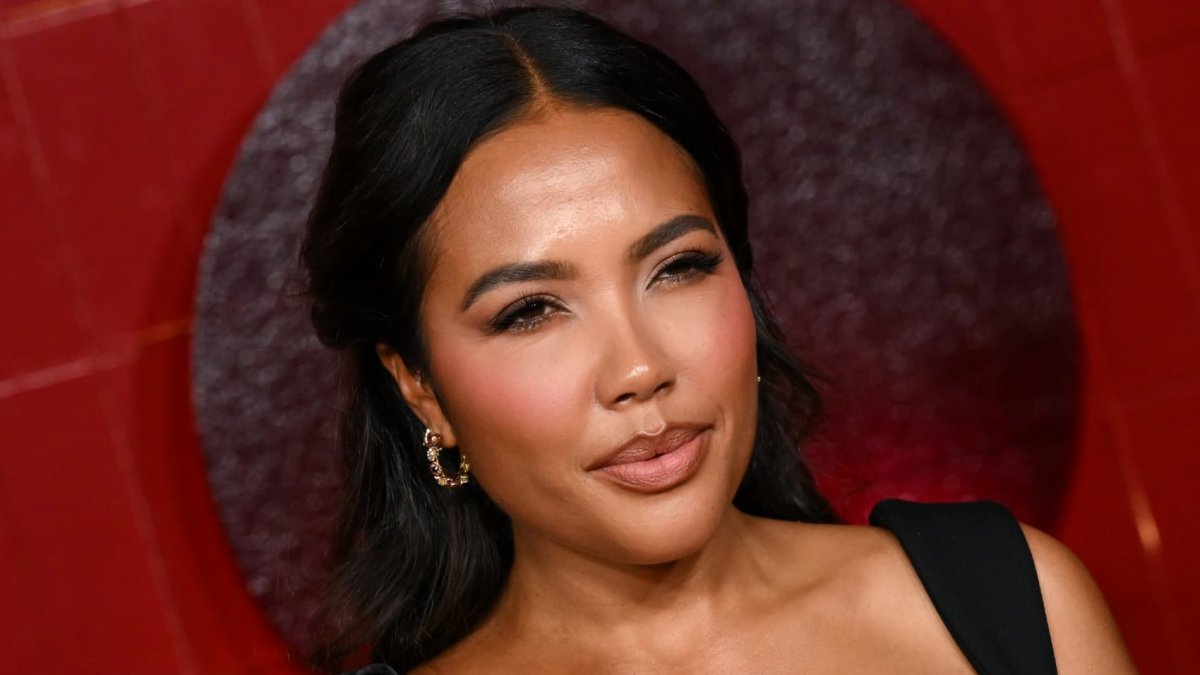 SKIMS co-founder is worth $390 million, but she’s still careful with ...