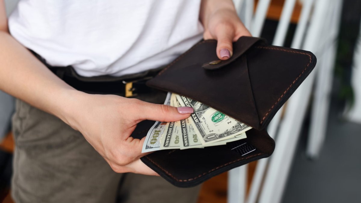 How much cash you should keep in your wallet, according to money ...