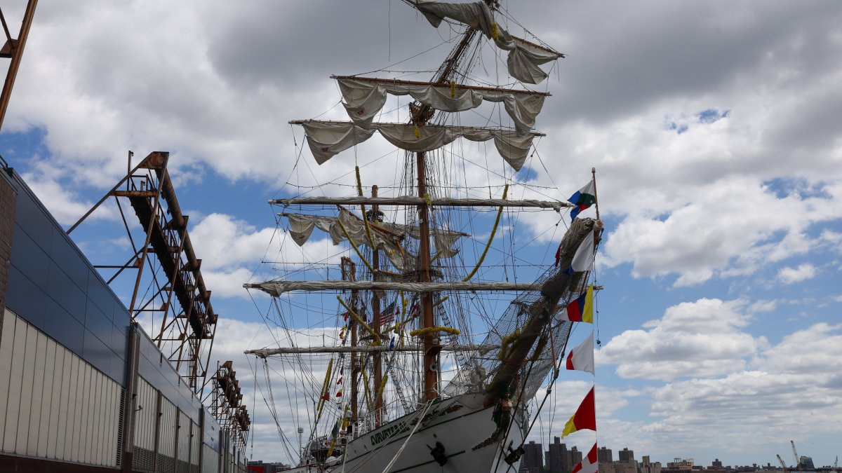 Brooklyn Bridge ship crash wasn’t the first – NBC Chicago