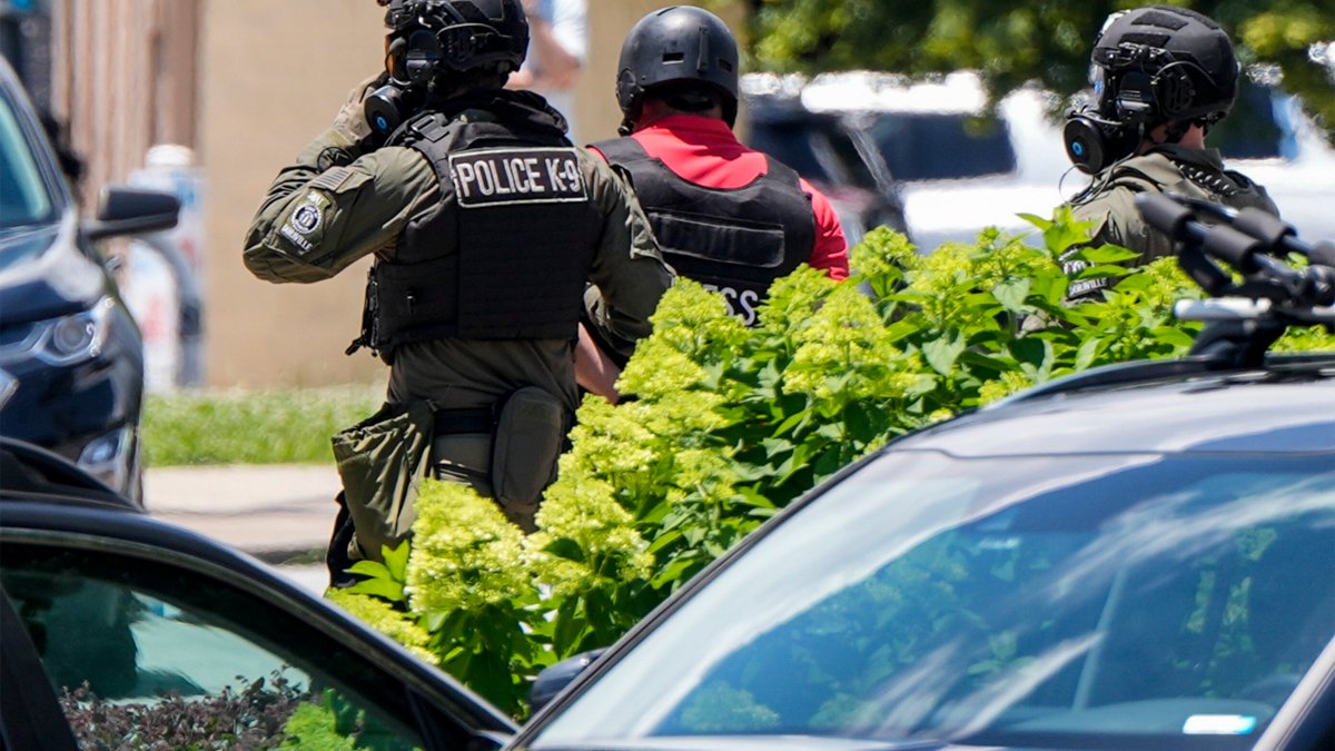 Journalist documenting immigration raids, detained by ICE – NBC Chicago