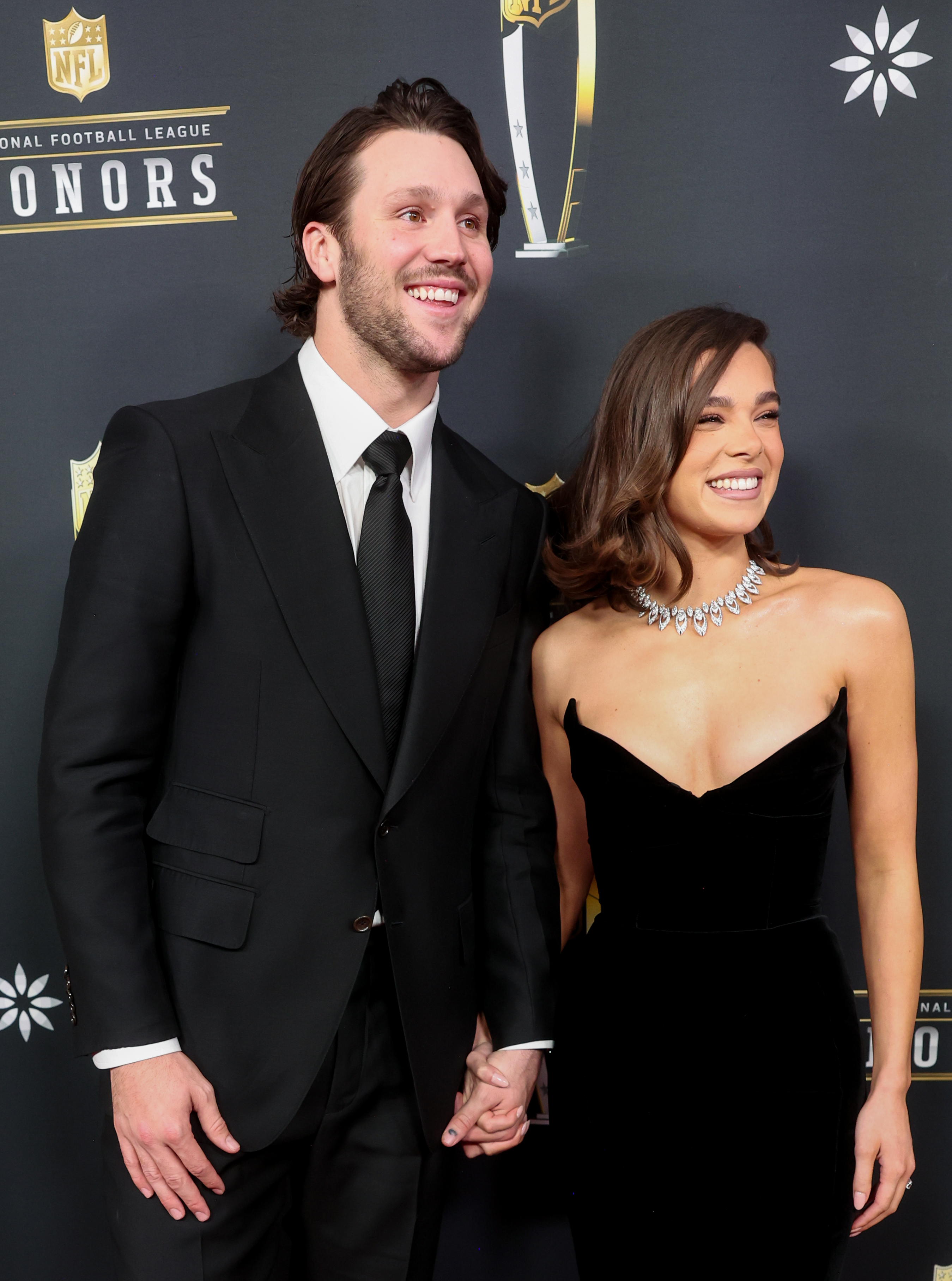 Hailee Steinfeld marries Josh Allen in stunning California wedding ...