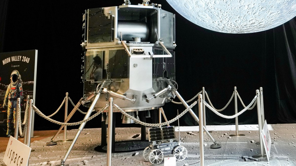 Lunar lander from Japan crashes into moon in failed mission – NBC Chicago
