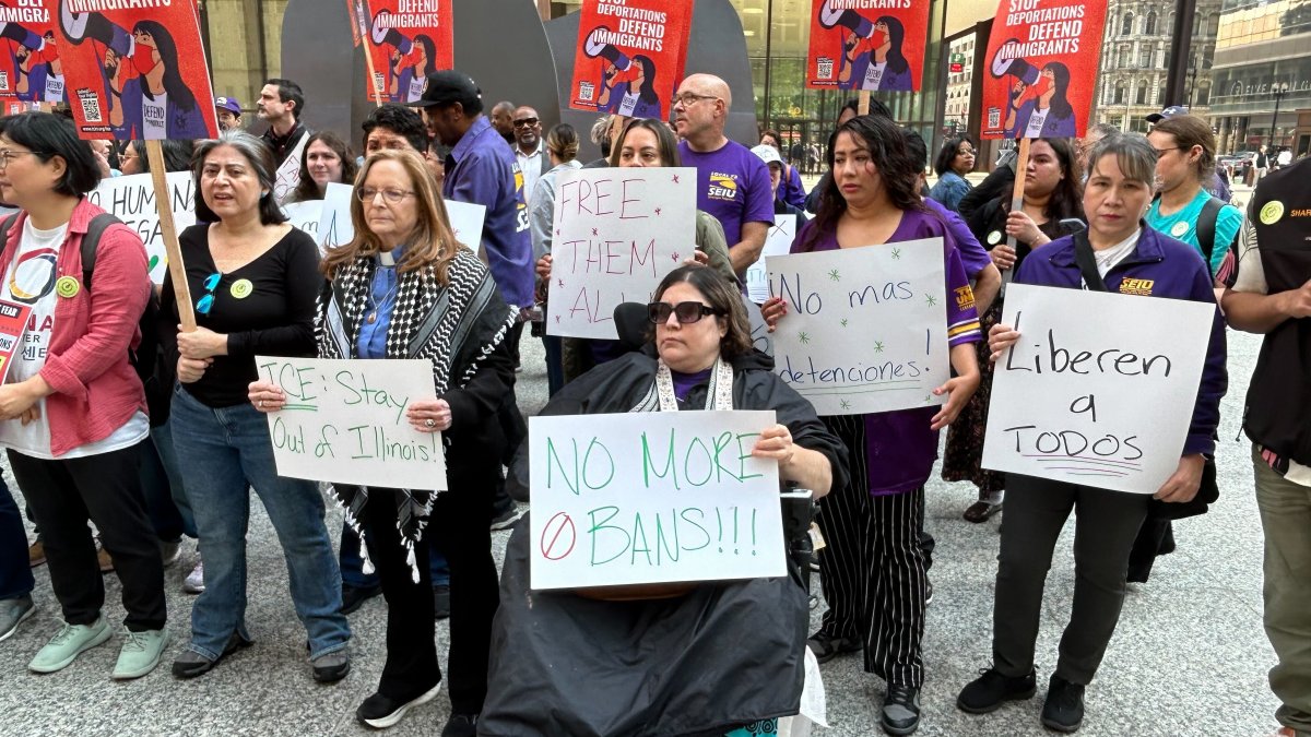 Chicago immigration advocates hold rally as ICE raids continue – NBC ...