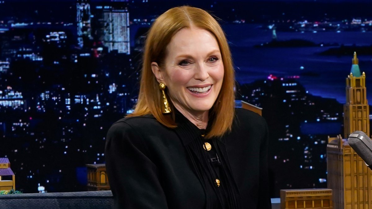 Julianne Moore bonded with falcons in ‘Sirens’ – NBC Chicago