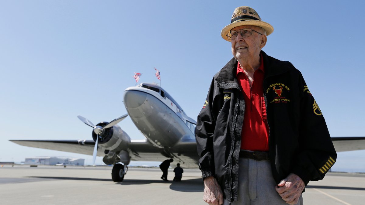 D-Day veteran and TikTok star ‘Papa Jake’ Larson dies at 102 – NBC Chicago