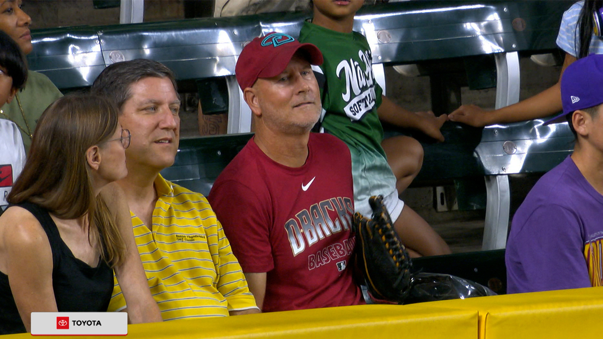 D-backs fan who interfered during Giants game banned for 2025 – NBC Chicago