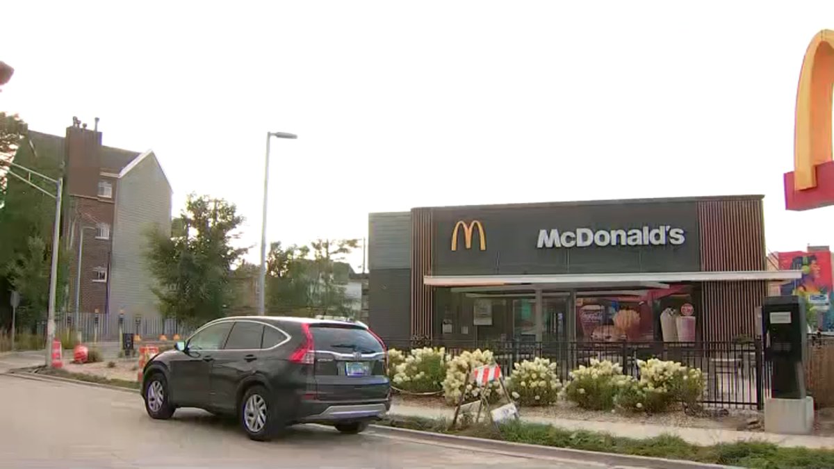 Chicago police seek suspects in Lincoln Square McDonald’s armed robbery ...