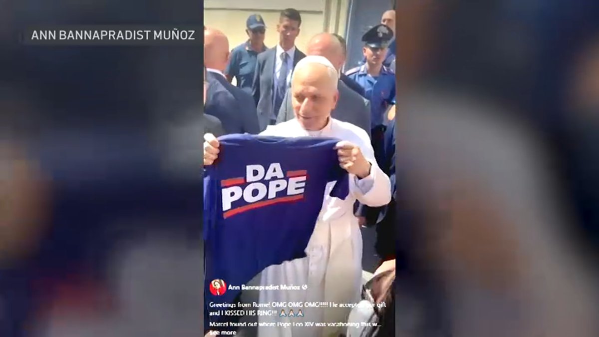 VIDEO: Bears fans give Pope Leo XIV ‘Da Pope’ t-shirt in Rome – NBC Chicago