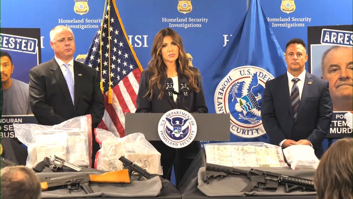 Kristi Noem set to hold press conference in Chicago area Friday – NBC Chicago