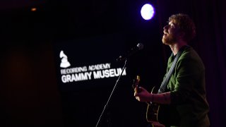‘Extremely embarrassed’: Grammy-nominated singer cancels tour – NBC Chicago