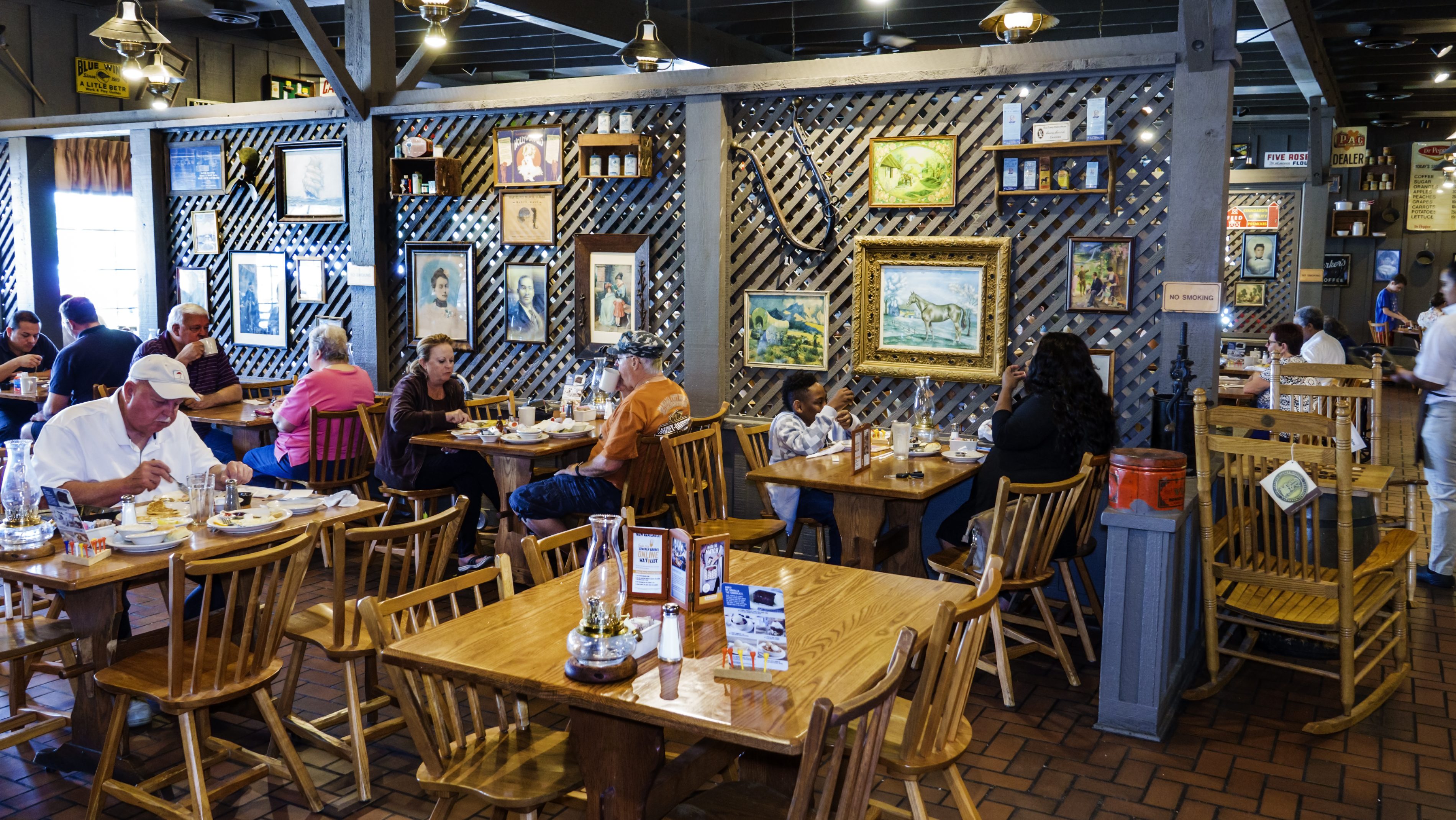 Cracker Barrel modern remodel draws mixed reviews – NBC Chicago