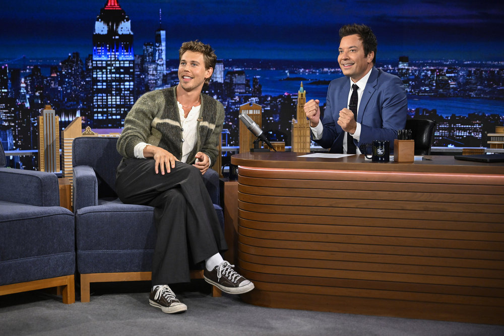 Austin Butler explains viral Bad Bunny concert dancing – NBC Chicago