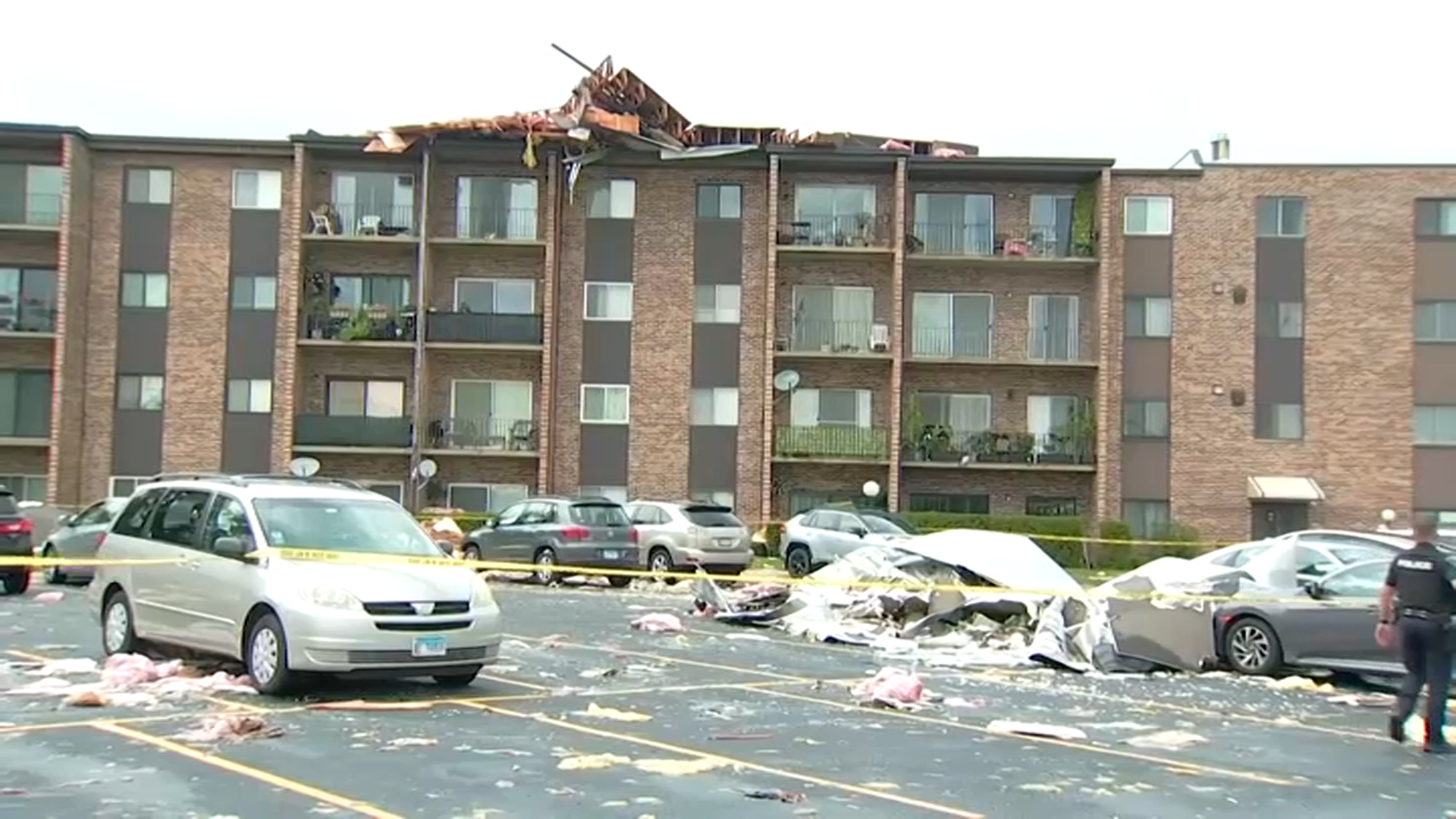 Roof of Mount Prospect apartment building ripped off by storms – NBC ...