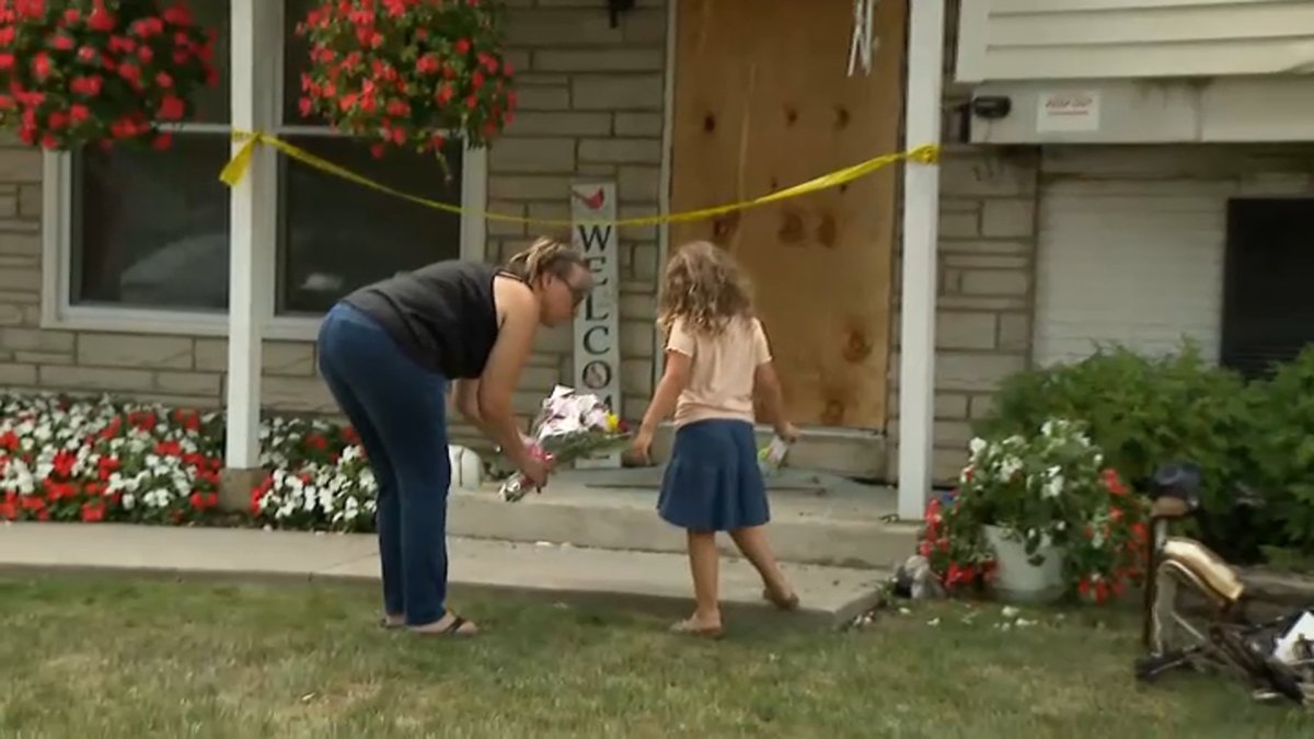 Father, son killed, mother hospitalized in Streamwood house fire – NBC ...
