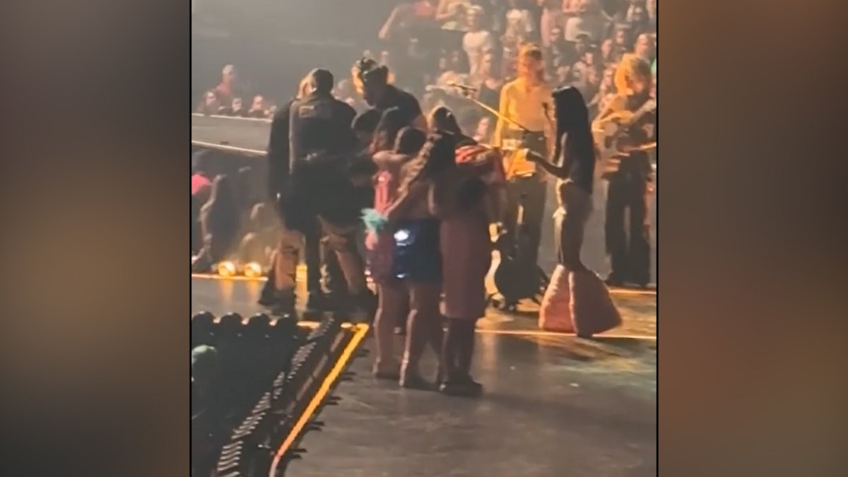 Katy Perry halts concert after fan collapses onstage in Detroit – NBC ...