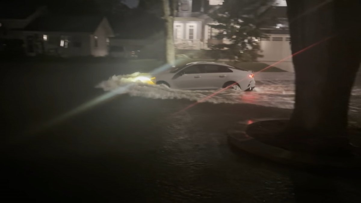 Chicago severe weather timeline: Tornadoes, gusty winds possible – NBC ...