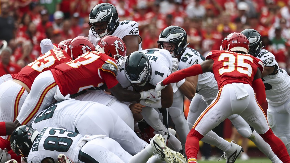 Problems officiating tush push could be new argument to support ban – NBC Chicago