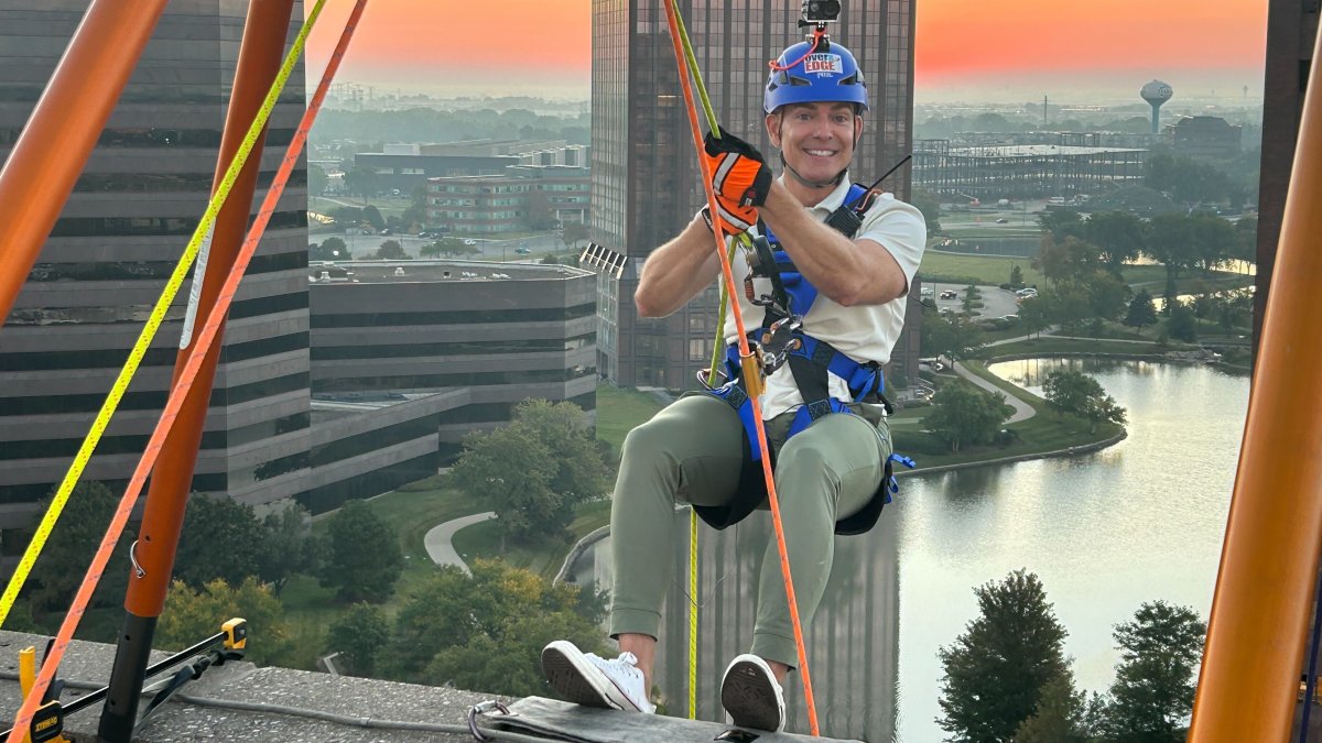 Matt Rodrigues rappels down from Westin Hotel in Itasca – NBC Chicago