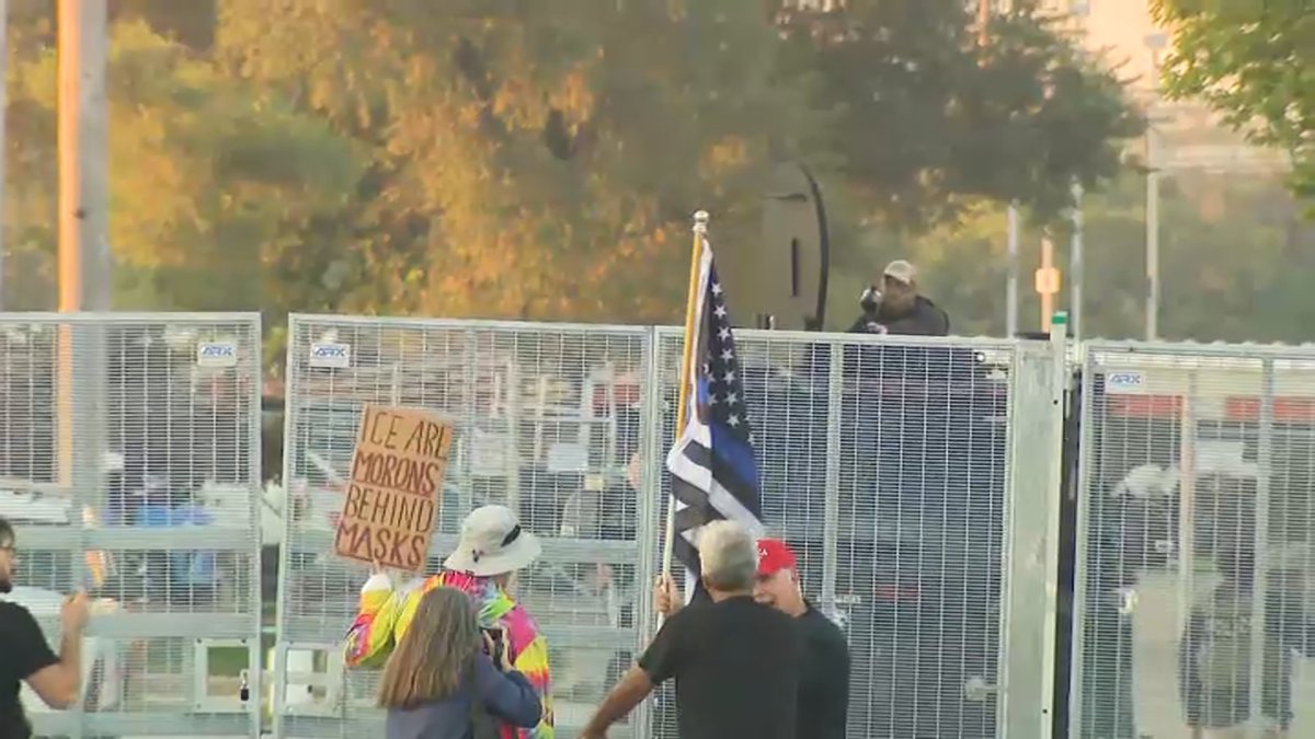 Chicago immigration: Border patrol chief arrives, vendor arrested – NBC ...