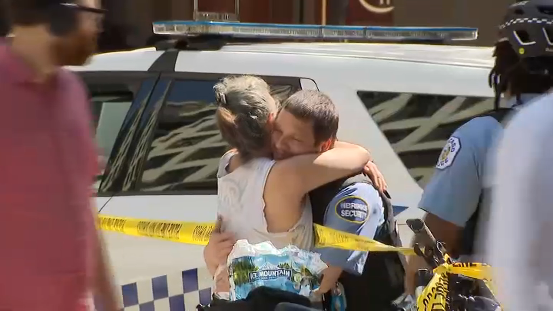 Security guard embraces mother after shooting armed robbery suspect ...