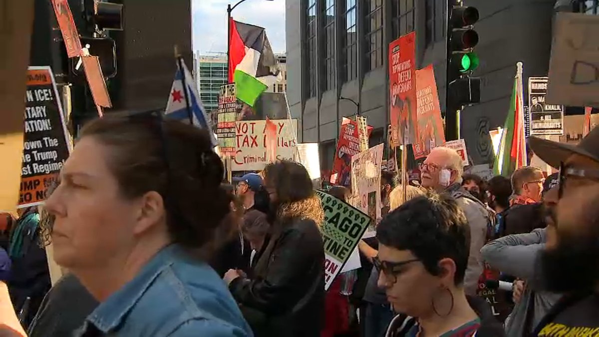 Federal troop deployment protest takes over Chicago’s Michigan Avenue ...