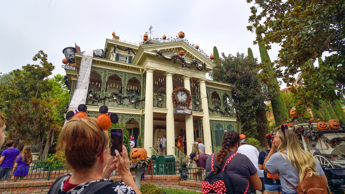 Woman dies after riding Haunted Mansion at Disneyland – NBC Chicago