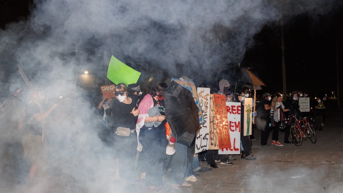 Judge orders new rules for agent encounters with Chicago protesters ...