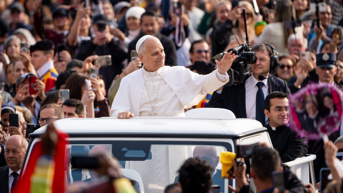 Pope Leo XIV trolls Chicago Cubs at Vatican – NBC Chicago