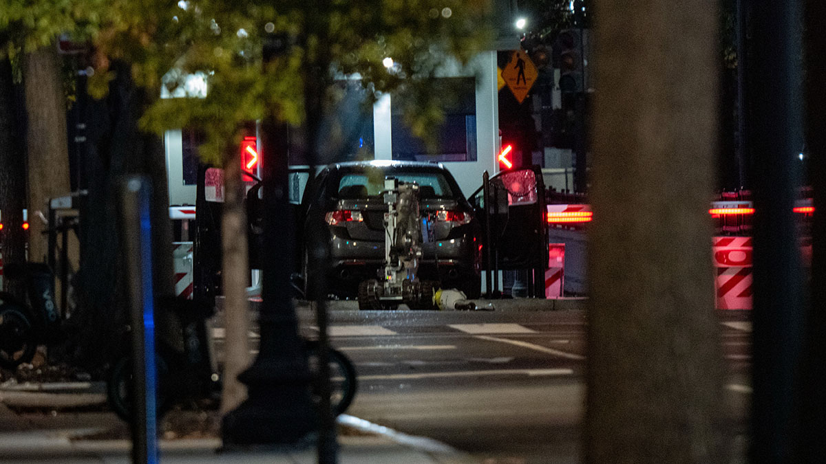 Driver arrested after crashing into Secret Service checkpoint – NBC Chicago