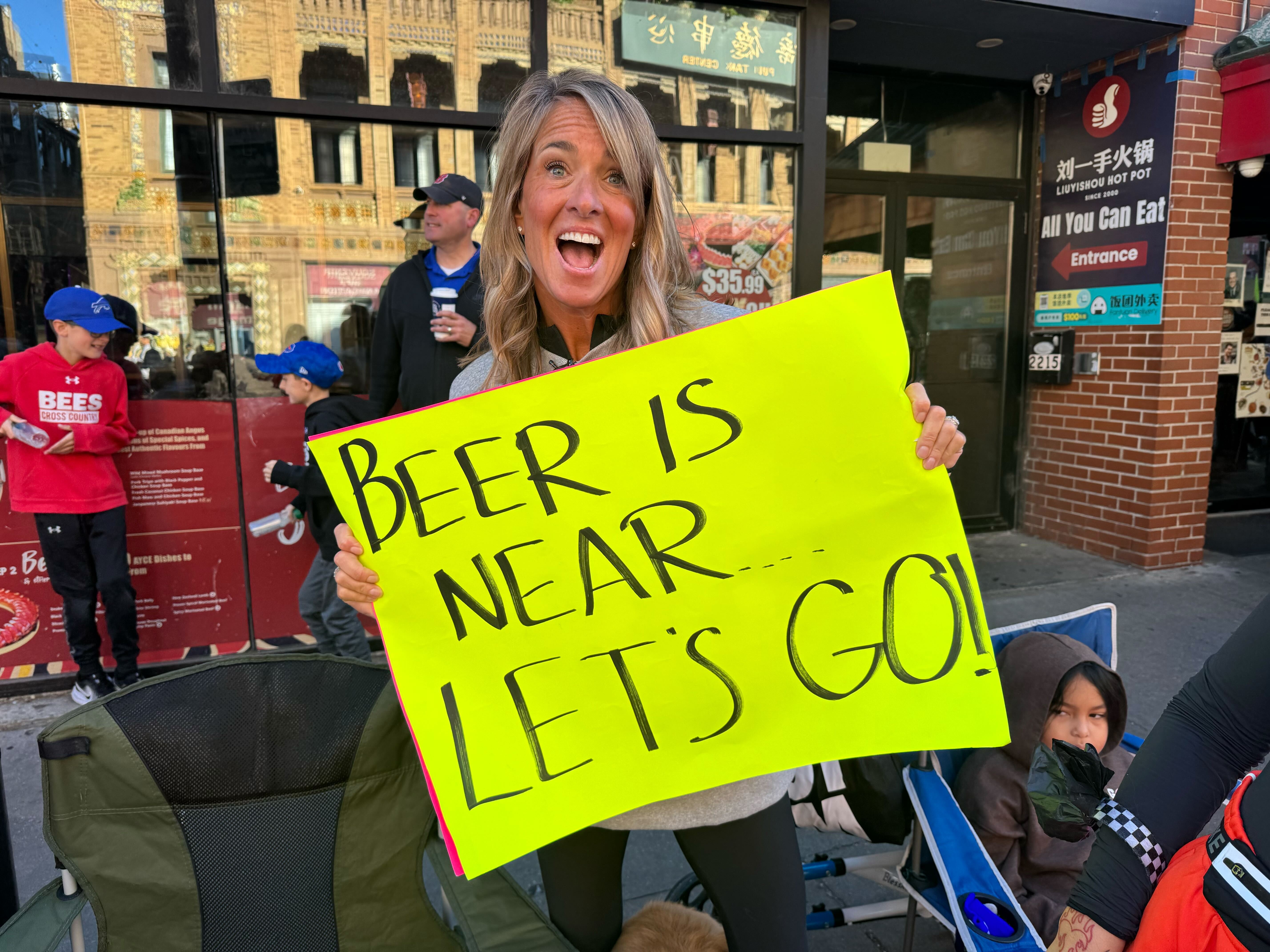 Photos: 2025 Chicago Marathon signs go for laughs, motivation – NBC Chicago